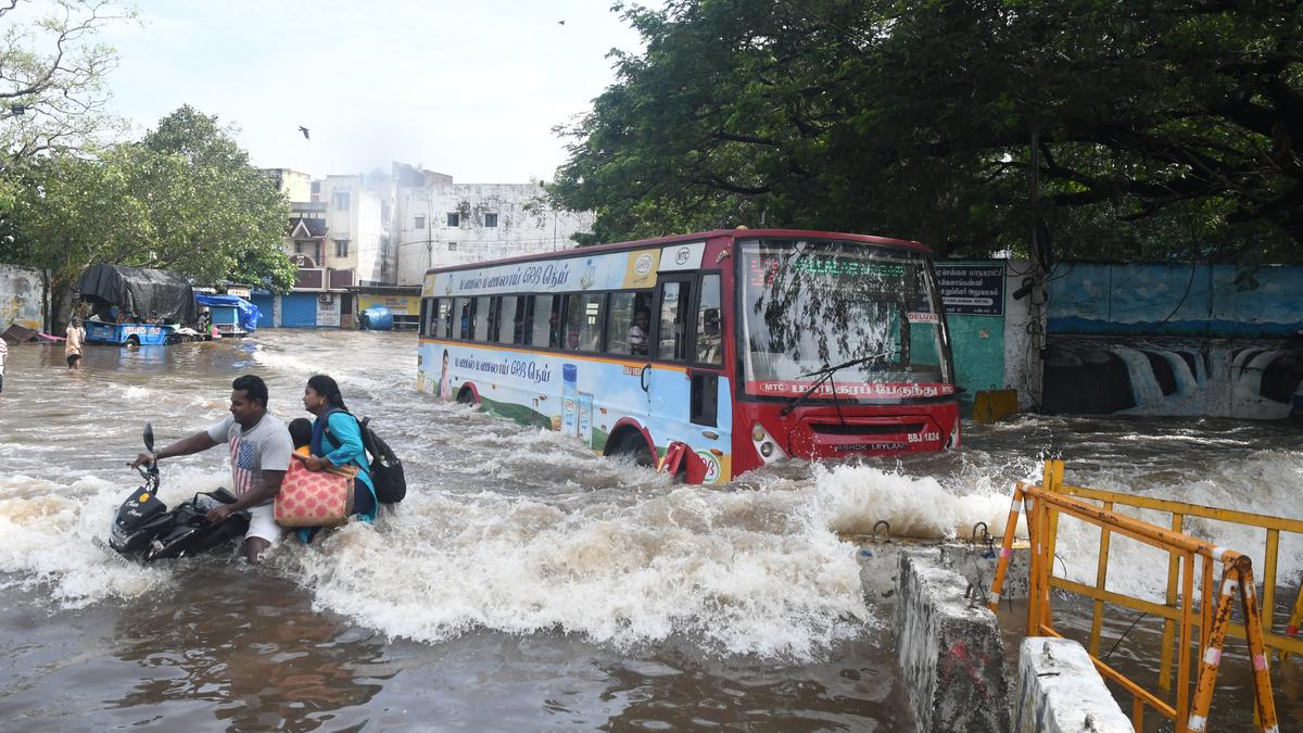 Many areas in north Chennai inundated, residents lament lack of aid - The Hindu